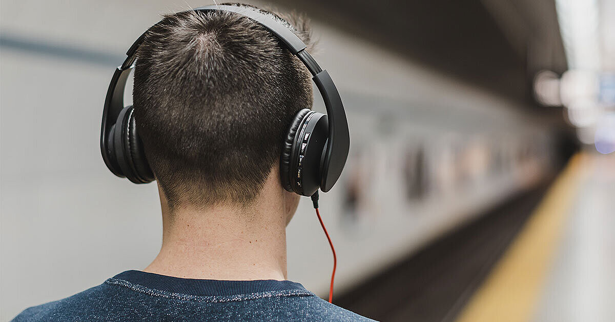 Binaural recording and playback technology for an authentic listening ...