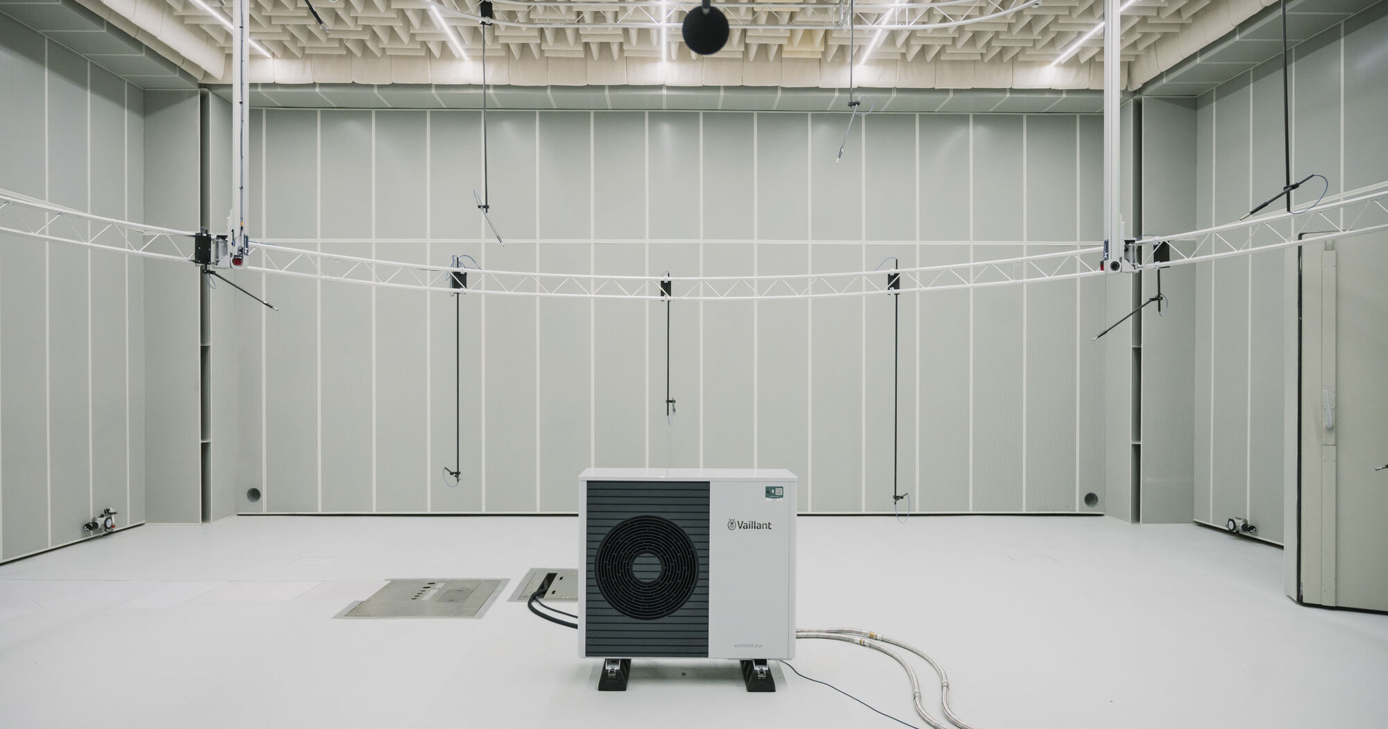 Heat Pumps: Efficient Acoustic Analyses and Optimization